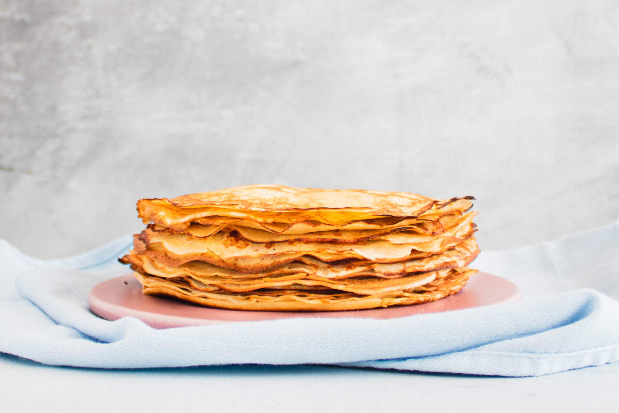 Pandekager – opskrift på gode gamle klassiske pandekager - Trollemad.dk